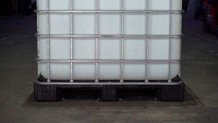 Харчовий єврокуб (IBC) на пластиковому піддоні купити, ціна в SSK